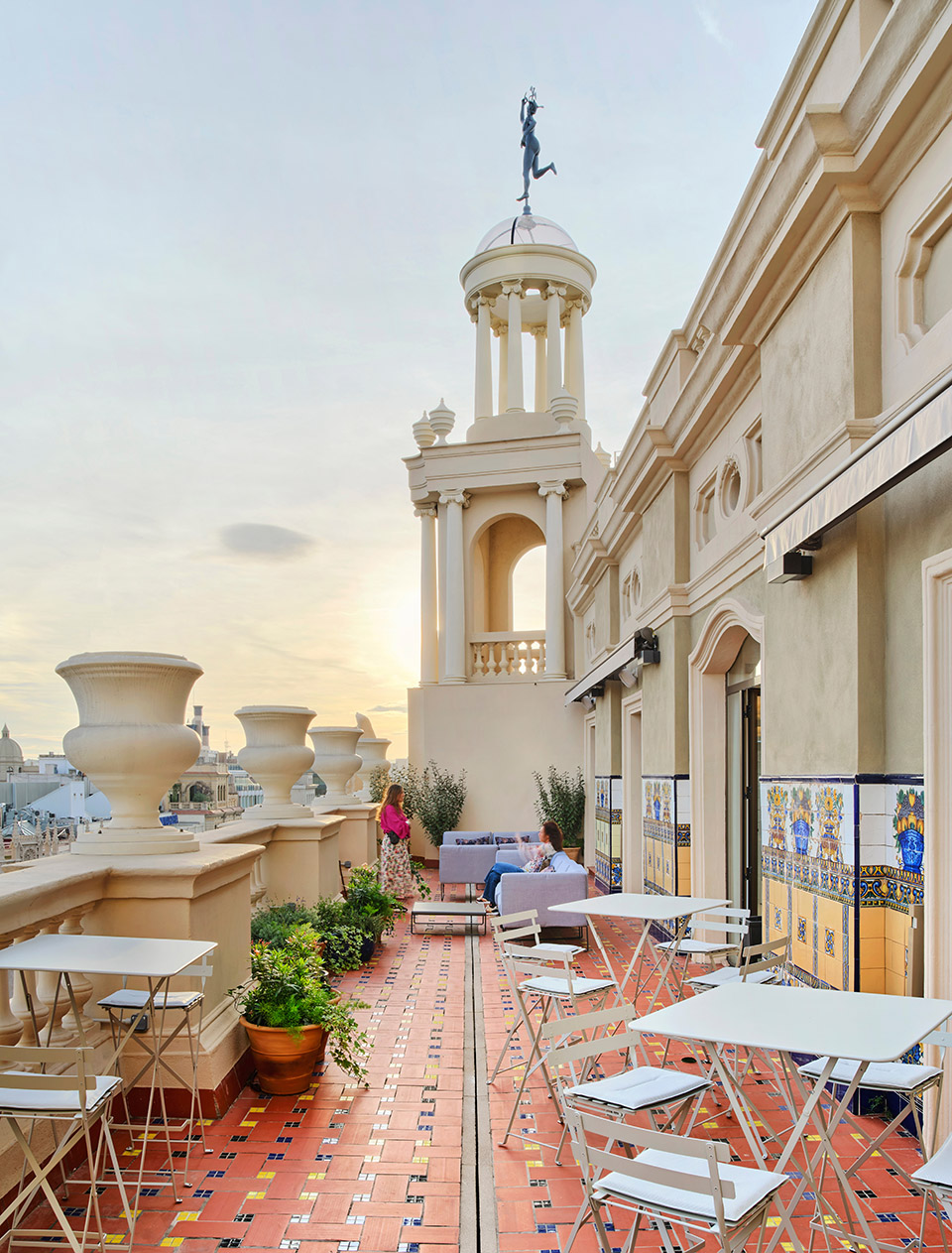 Casa Pich i Pon. LOOM Plaza Catalunya by SCOB - 谷德设计网