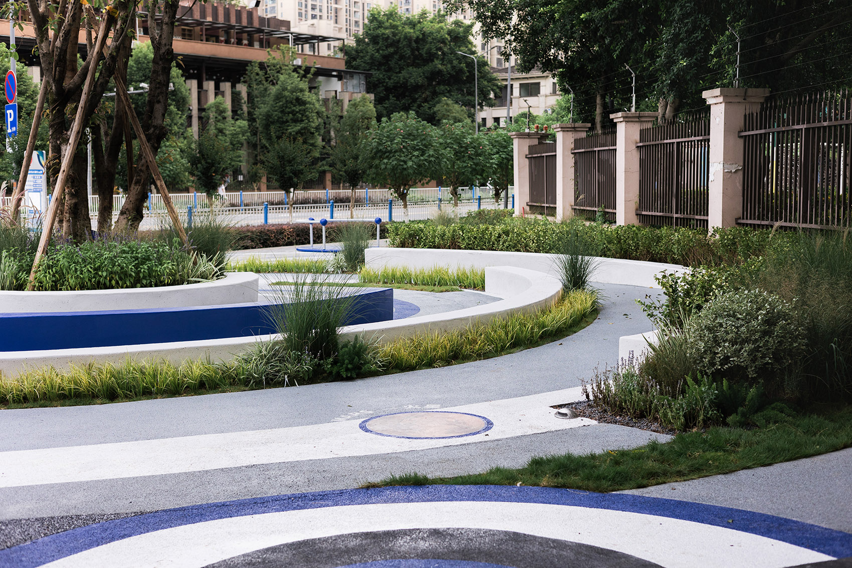 High-Tech Quantum Pocket Park by 10Design - 谷德设计网