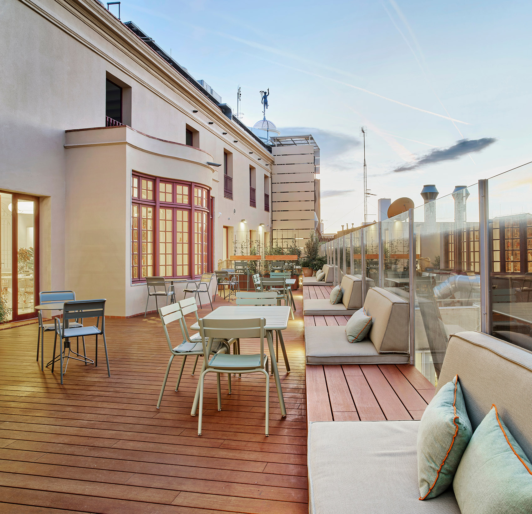 Casa Pich i Pon. LOOM Plaza Catalunya by SCOB - 谷德设计网