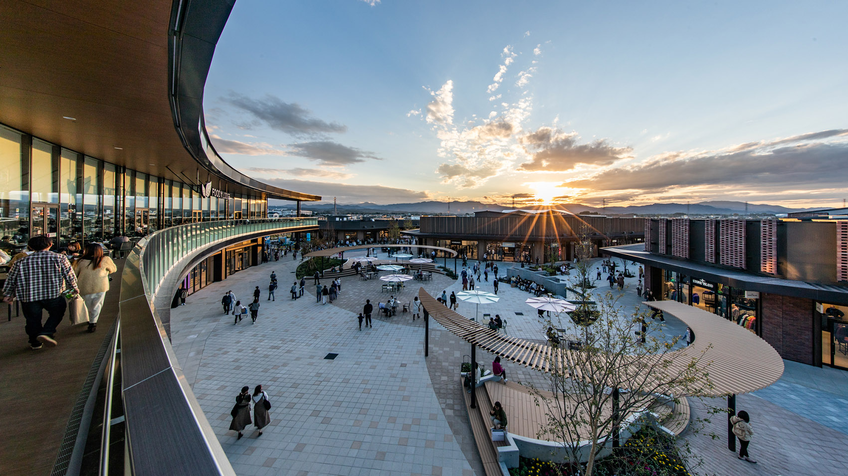 Fukaya-Hanazono Premium Outlets ® by Mitsubishi Jisho Design Inc. - 谷德设计网