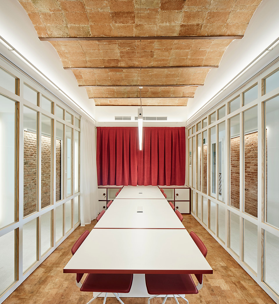加泰罗尼亚广场LOOM办公室 – Casa Pich i Pon大楼室内改造，巴塞罗那 / SCOB - 谷德设计网