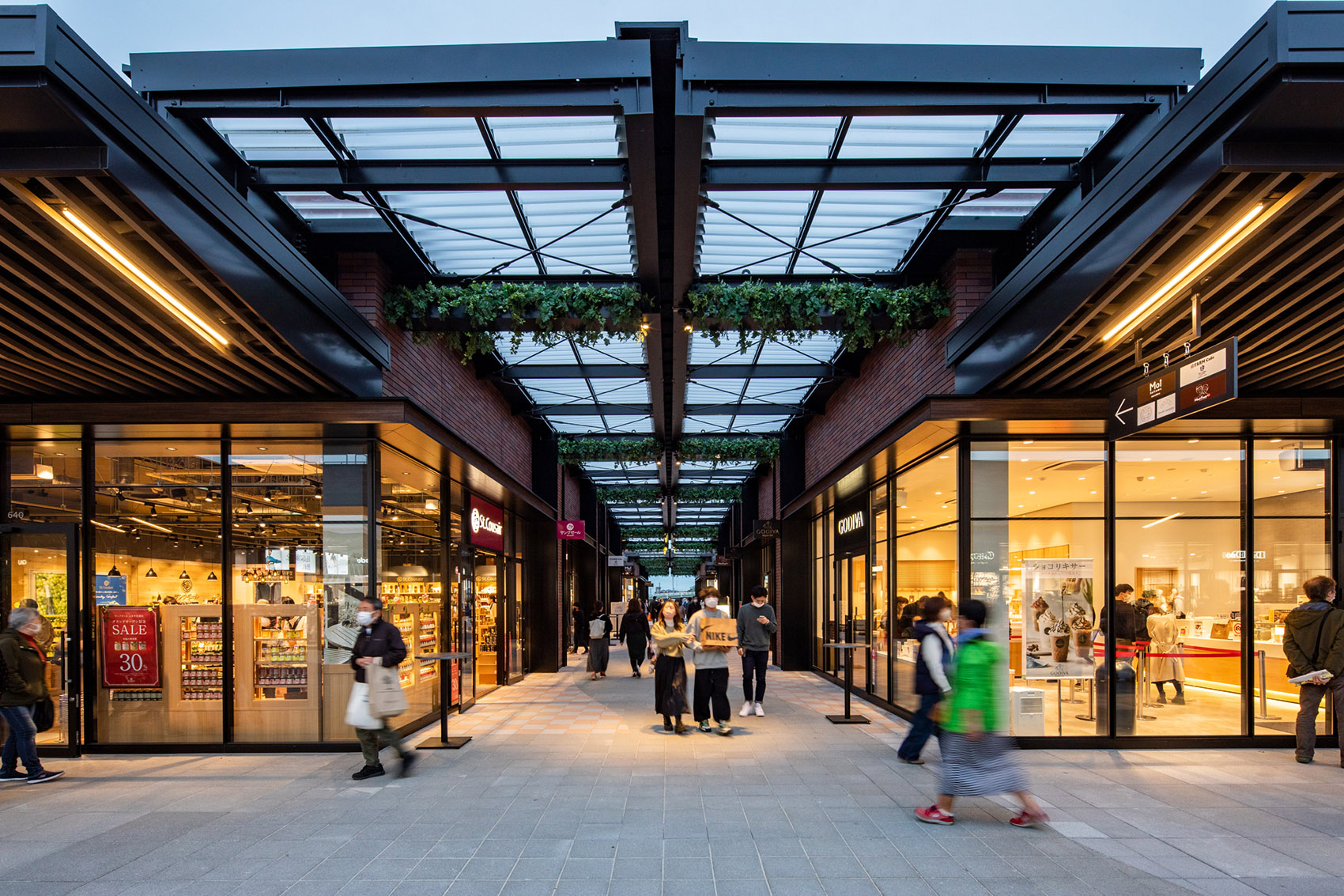 Fukaya-Hanazono Premium Outlets ® by Mitsubishi Jisho Design Inc. - 谷德设计网