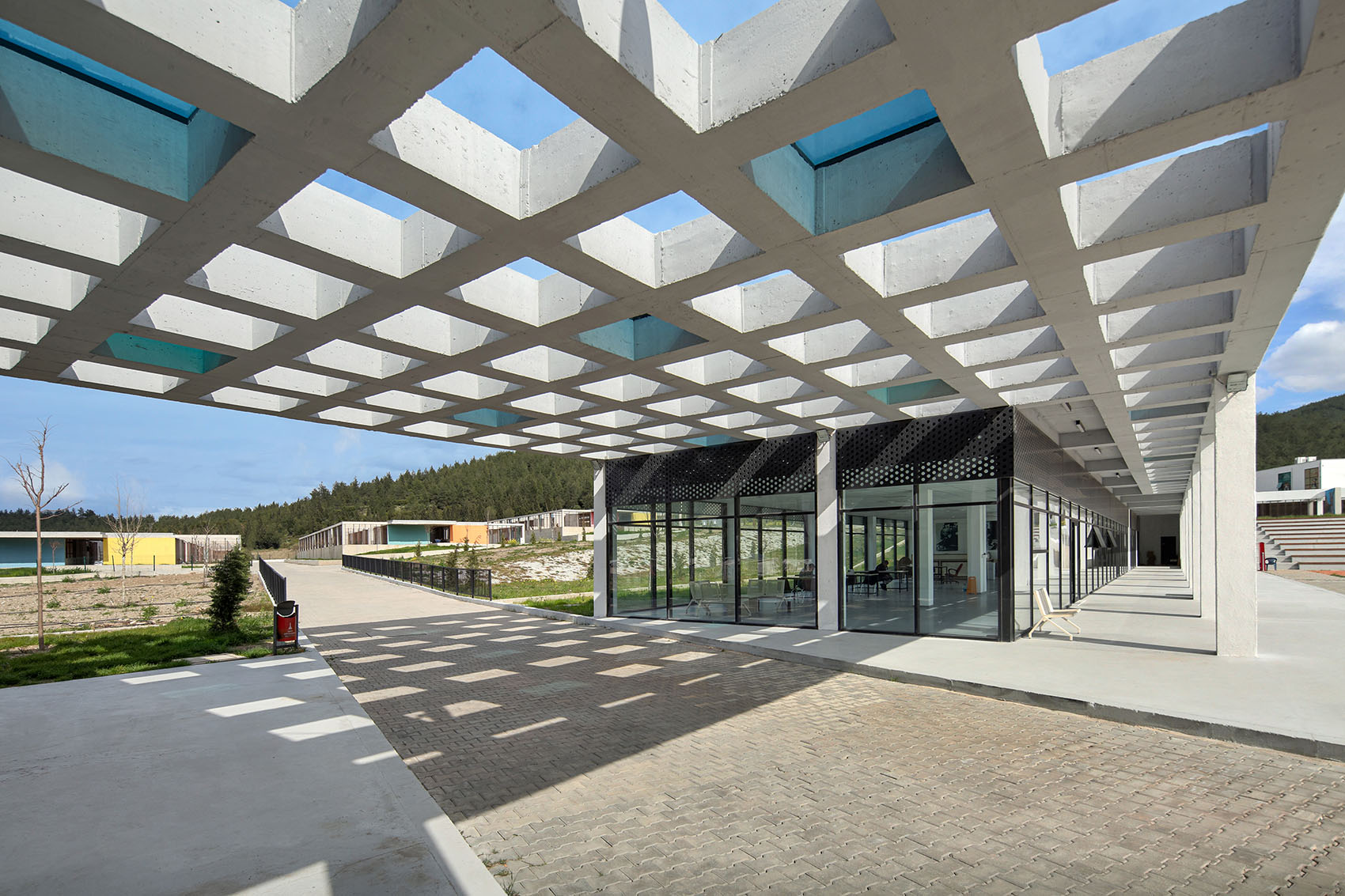 PAKO STREET ANIMALS SOCIAL LIFE CAMPUS by Mert Uslu Architecture - 谷德设计网