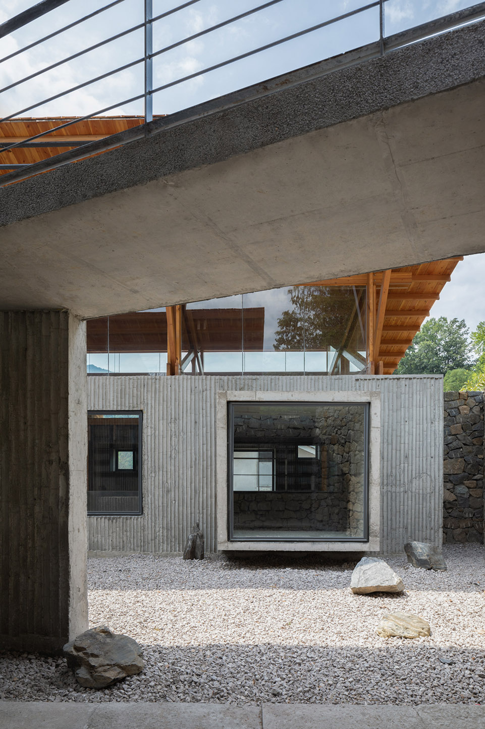 Multifunctional Service Center of Liuba Mountain Scenic Area by Shulin ...