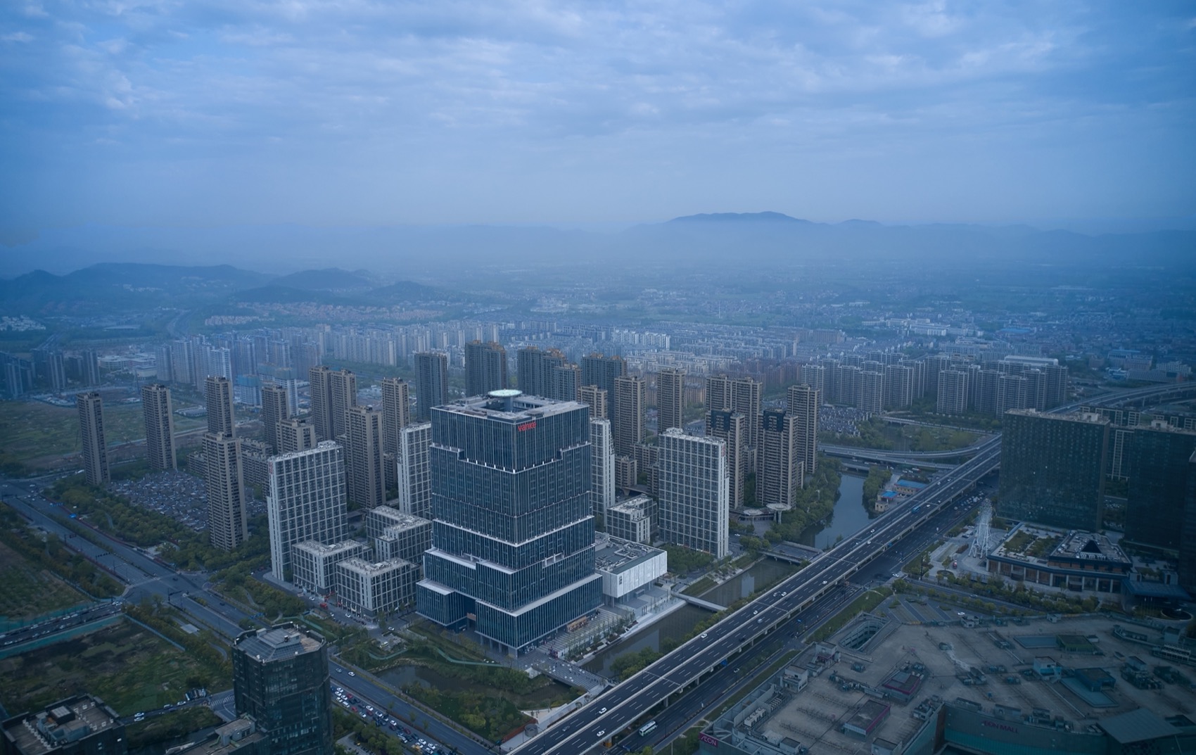 Vanke Liangzhu Center by AAI·LifeWay studio + NIKKEN SEKKEI LTD. - 谷德设计网