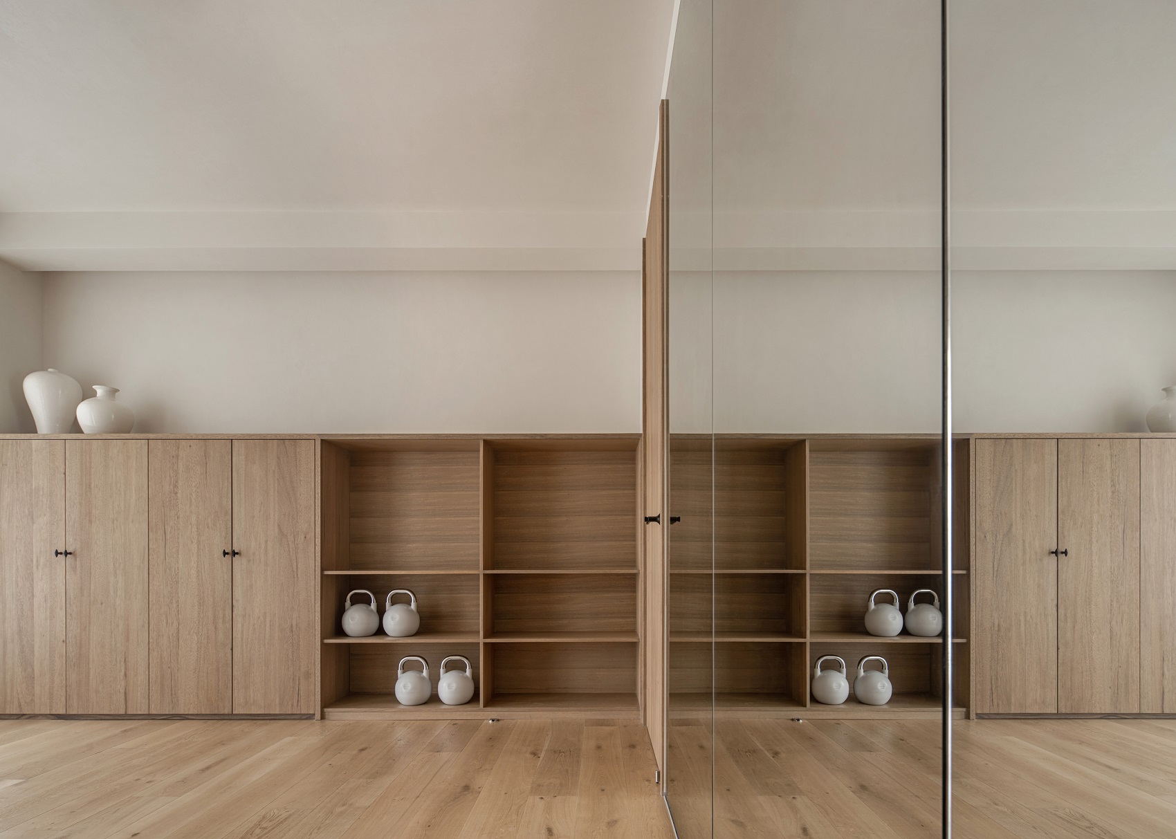 Hello White Yoga by Geemo Design - 谷德设计网