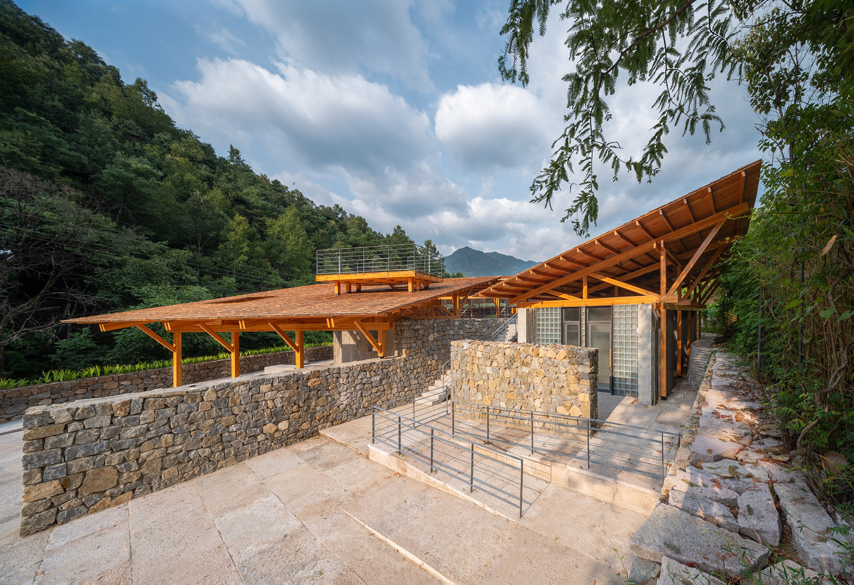 Multifunctional Service Center of Liuba Mountain Scenic Area by Shulin ...
