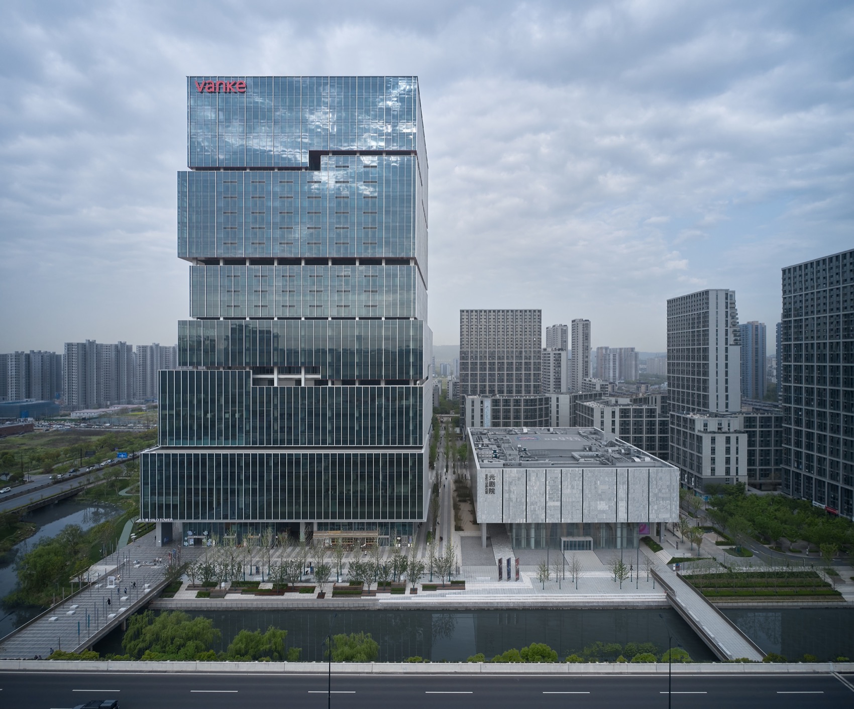 Vanke Liangzhu Center by AAI·LifeWay studio + NIKKEN SEKKEI LTD. - 谷德设计网