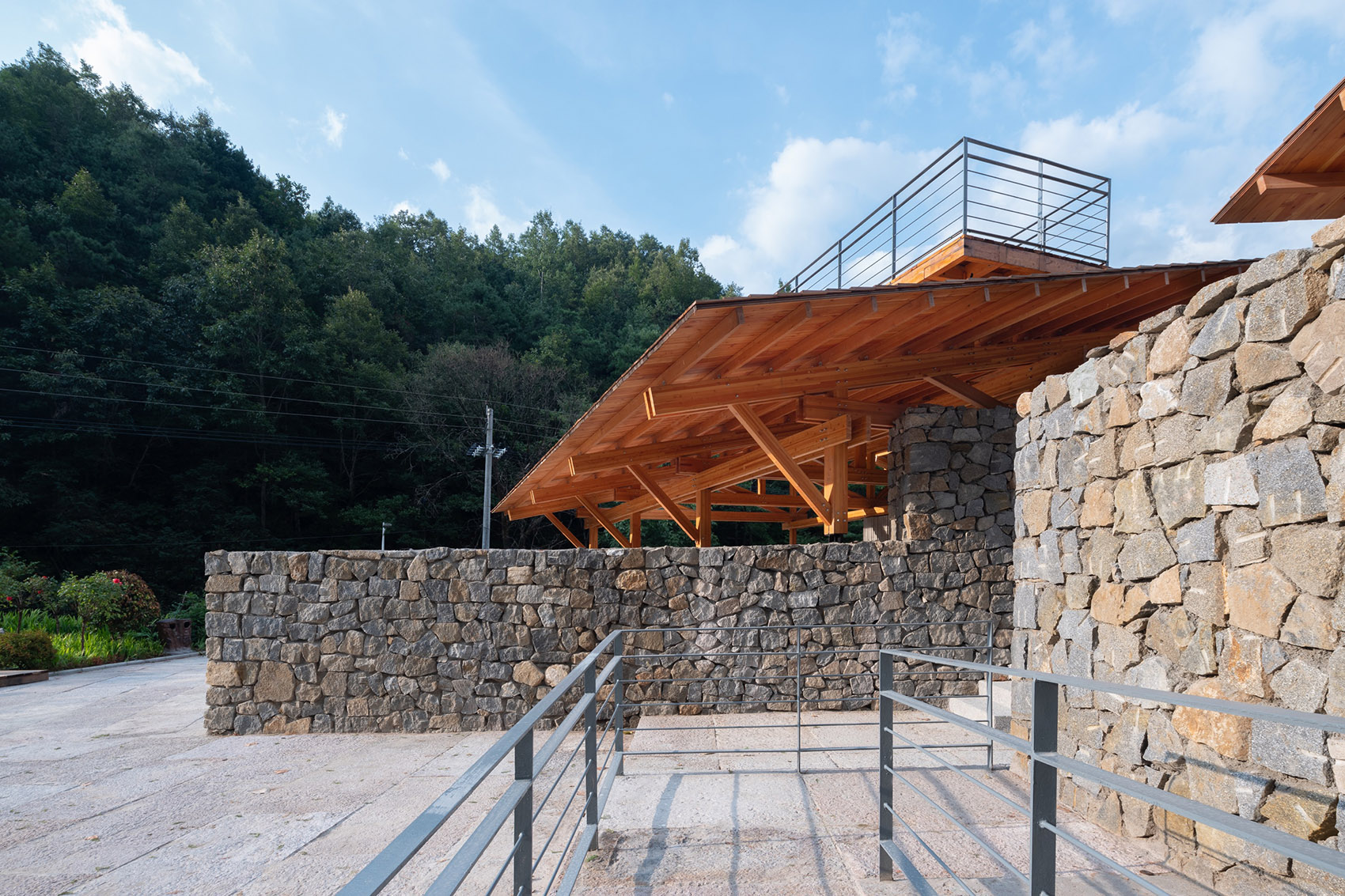 Multifunctional Service Center of Liuba Mountain Scenic Area by Shulin ...