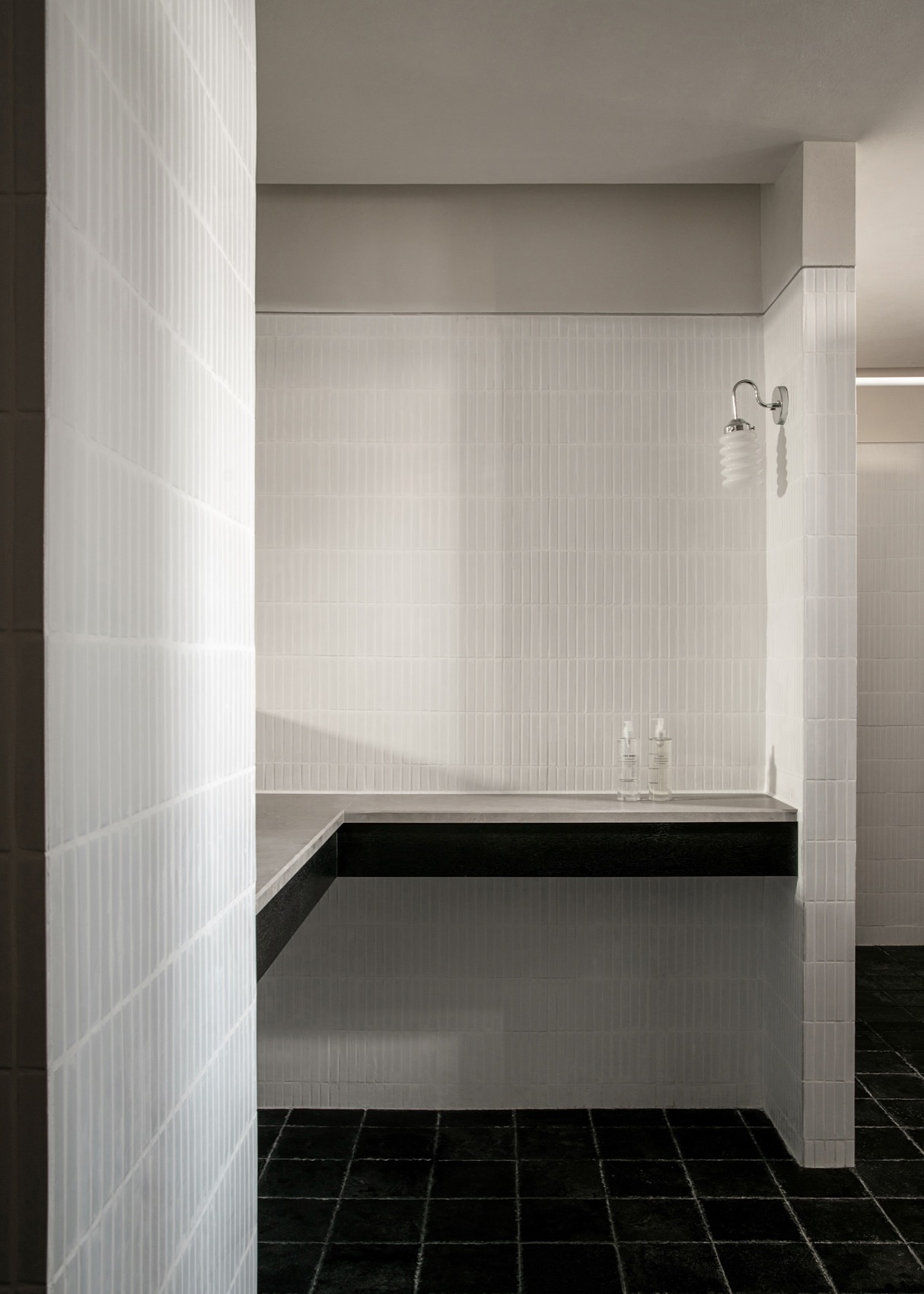Hello White Yoga by Geemo Design - 谷德设计网