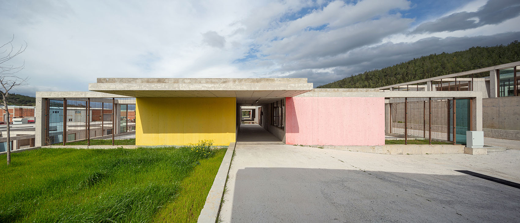 PAKO STREET ANIMALS SOCIAL LIFE CAMPUS by Mert Uslu Architecture - 谷德设计网