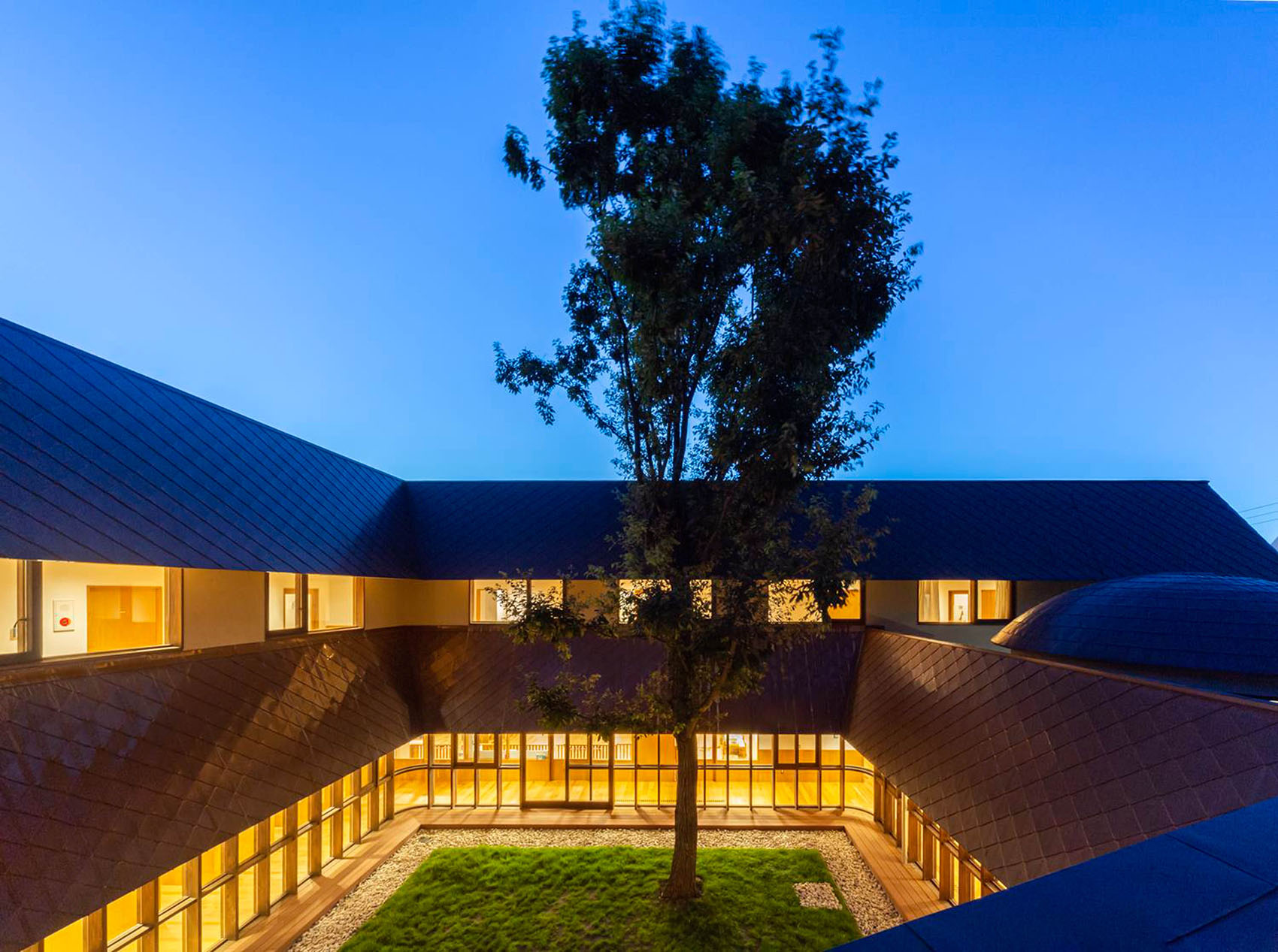 SLP CENTER ARC by HIBINOSEKKEI + FUKUSHIKEN - 谷德设计网