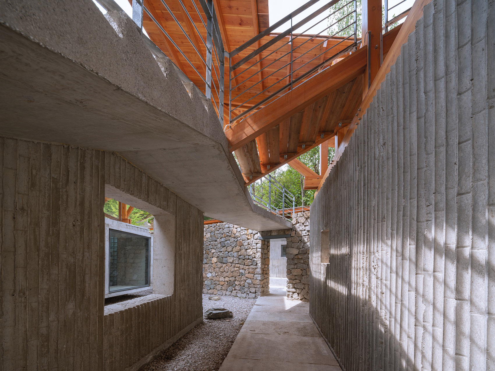 Multifunctional Service Center of Liuba Mountain Scenic Area by Shulin ...