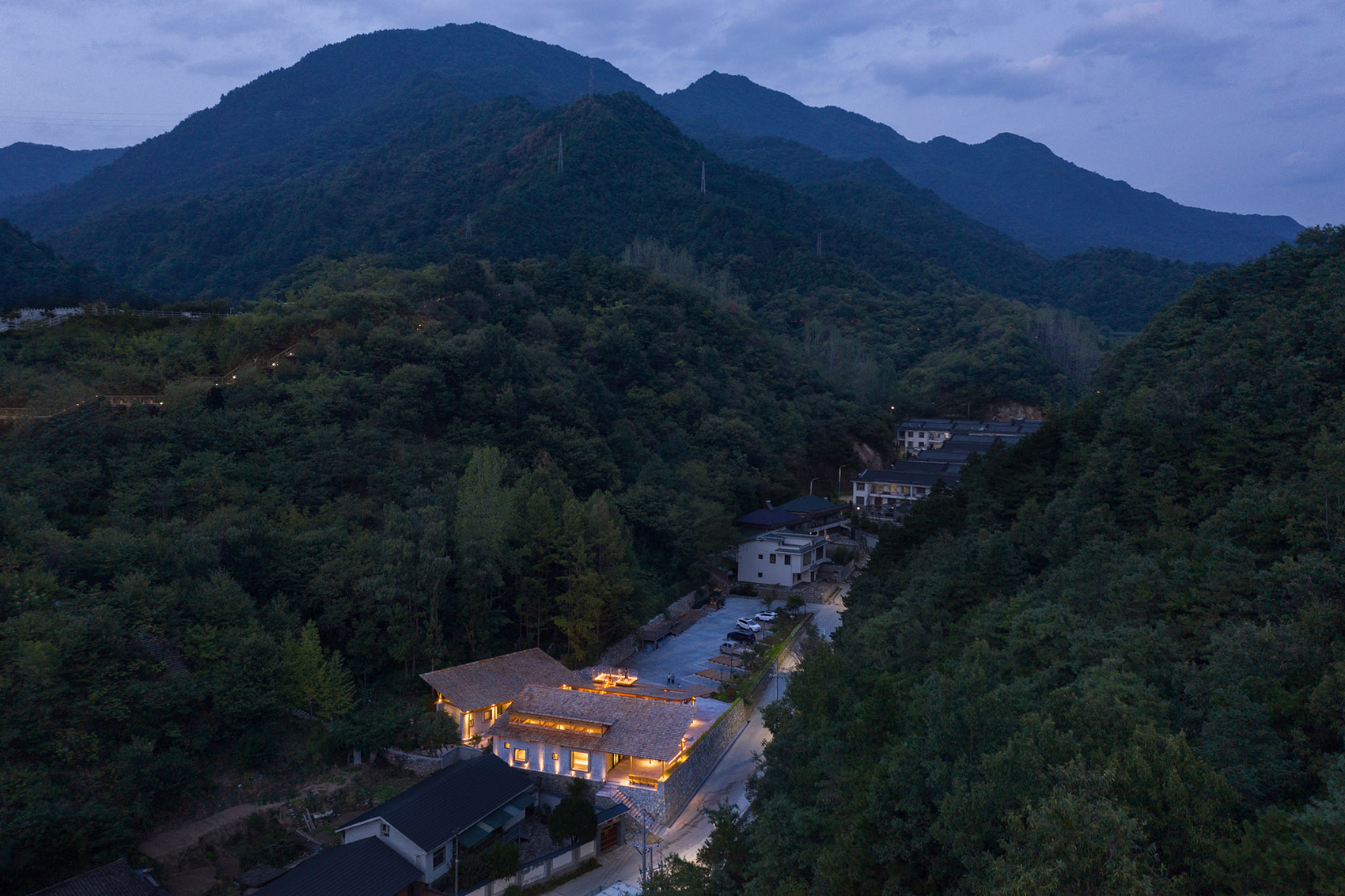 Multifunctional Service Center of Liuba Mountain Scenic Area by Shulin ...