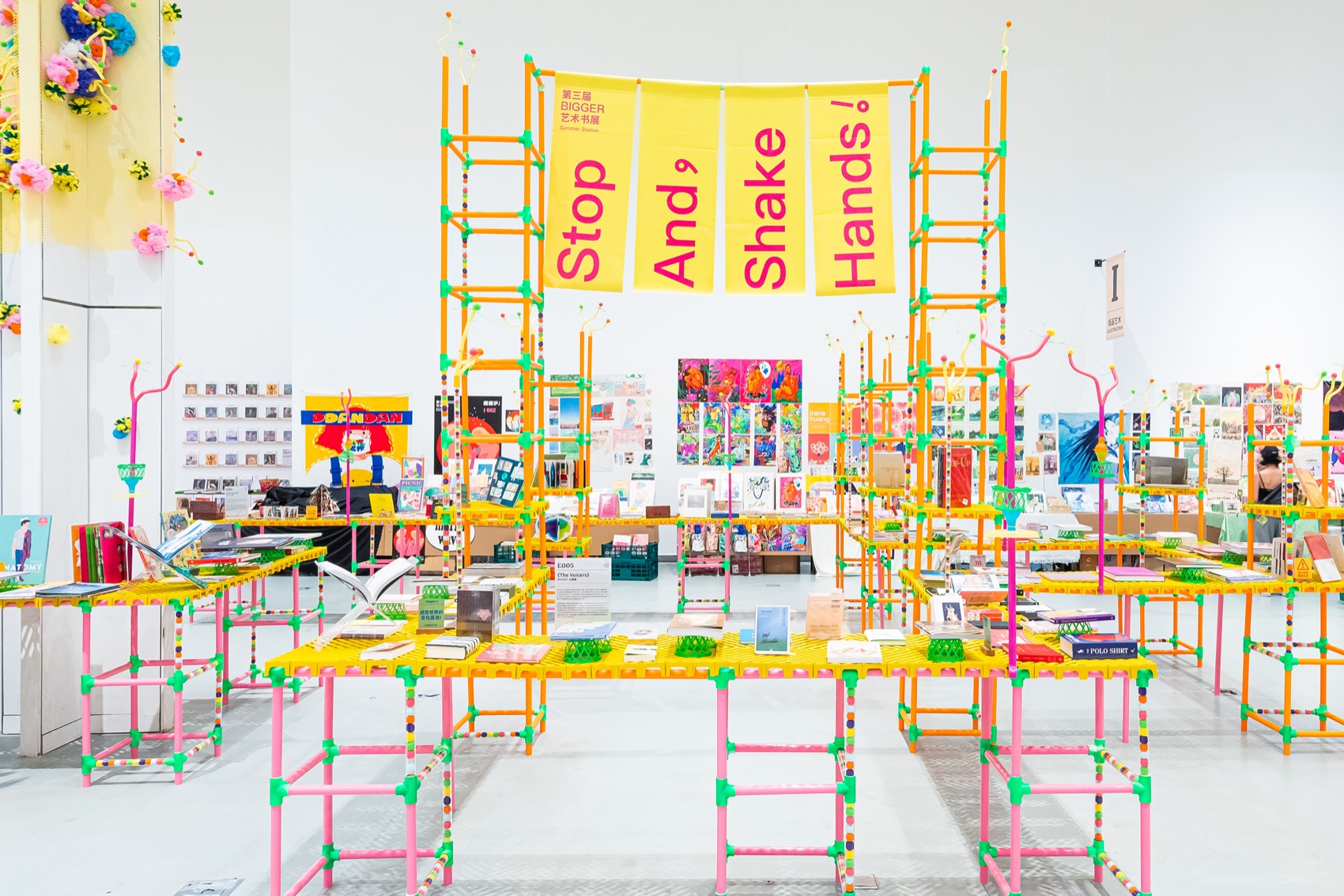 Link City: The Third BIGGER Art Book Fair Theme Installation by Studio Daixin Jizi - 谷德设计网