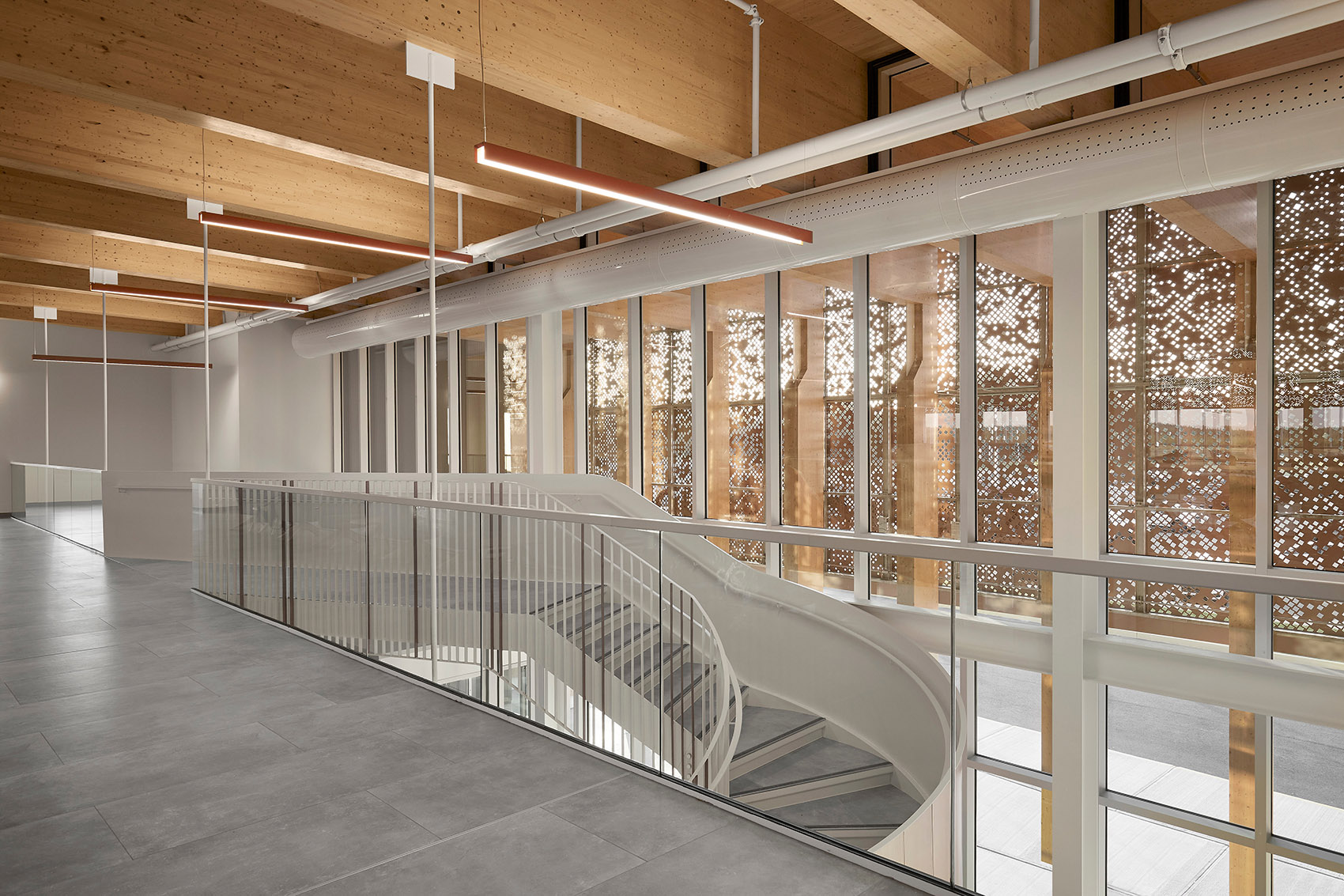 A New Air Terminal for the Rouyn-Noranda Airport by EVOQ + ARTCAD - 谷德设计网