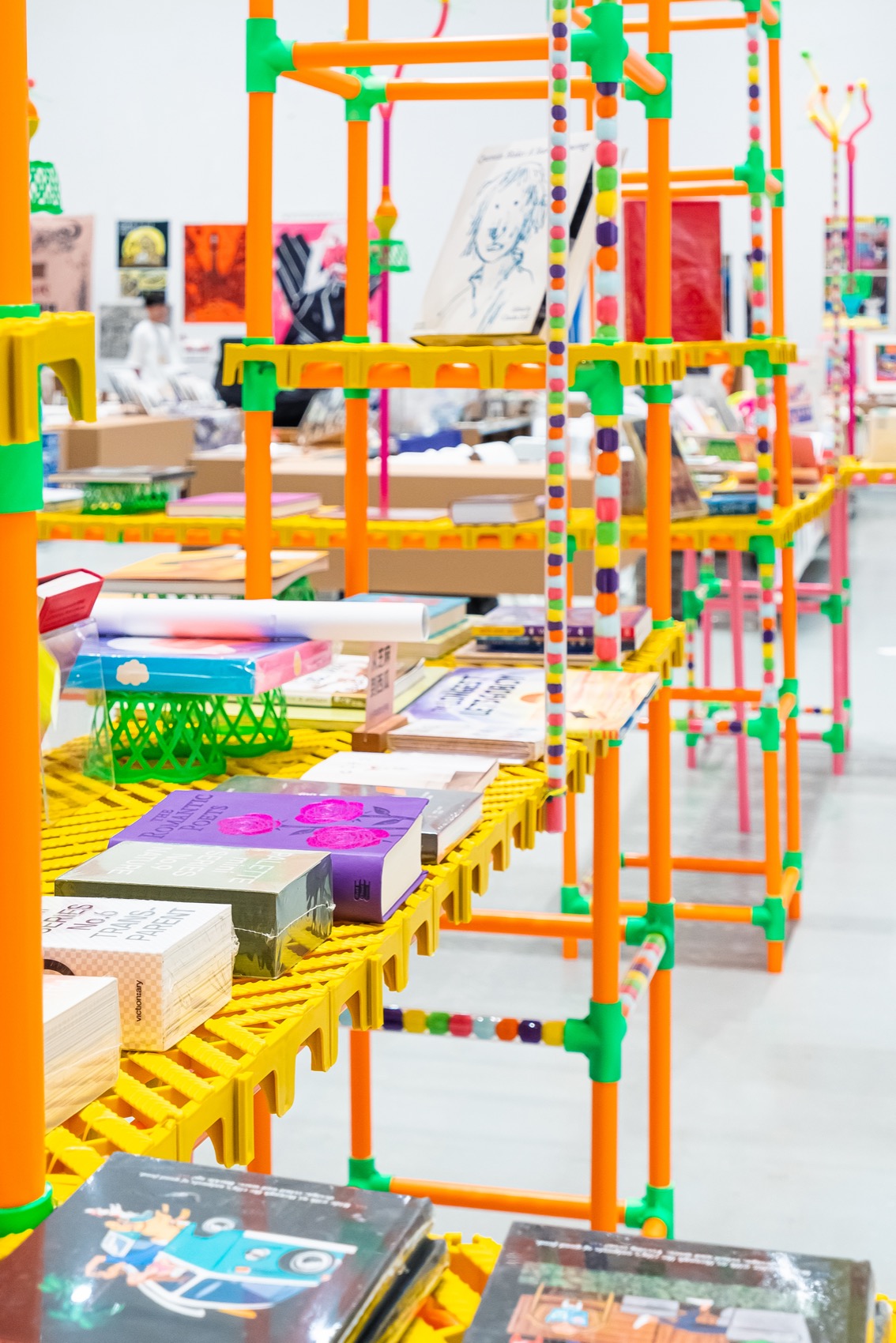 Link City: The Third BIGGER Art Book Fair Theme Installation by Studio Daixin Jizi - 谷德设计网