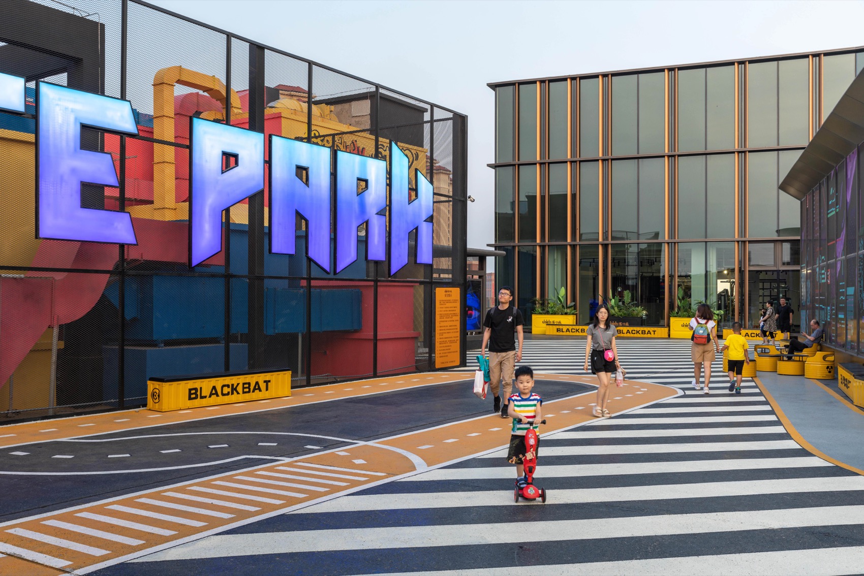 Zhonghai UNIMALL Rooftop Skatepark by DAGA Architects - 谷德设计网