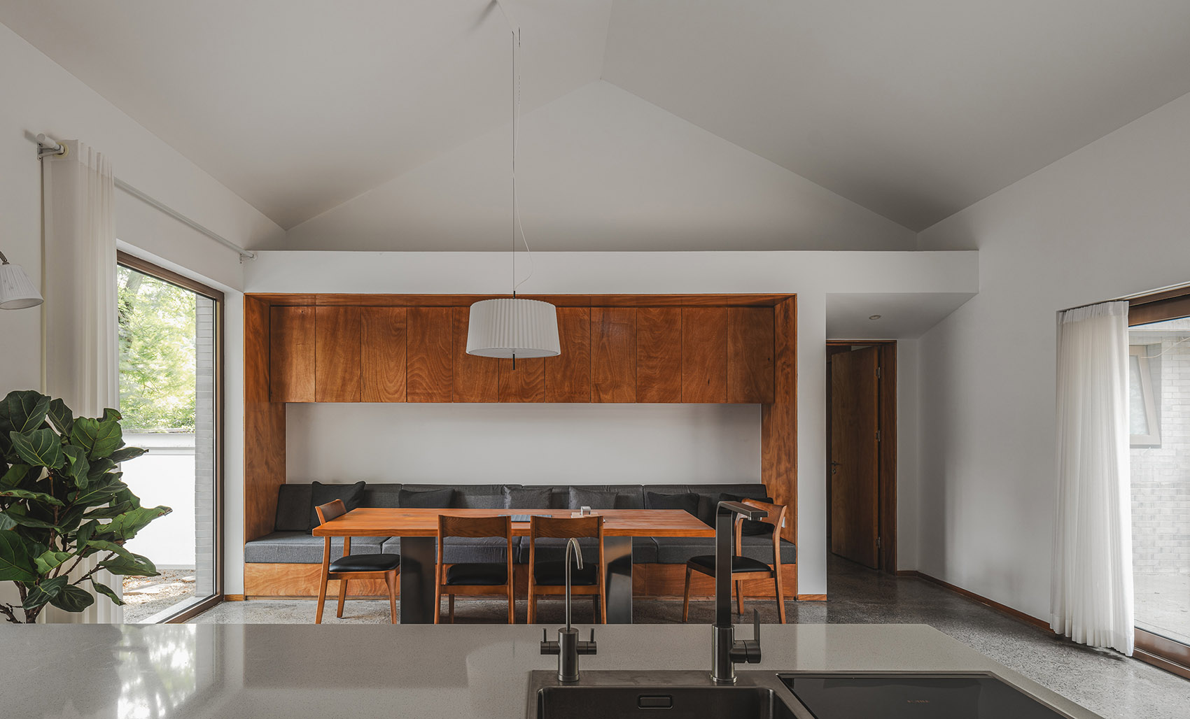 House under the boat by Chaoffice - 谷德设计网