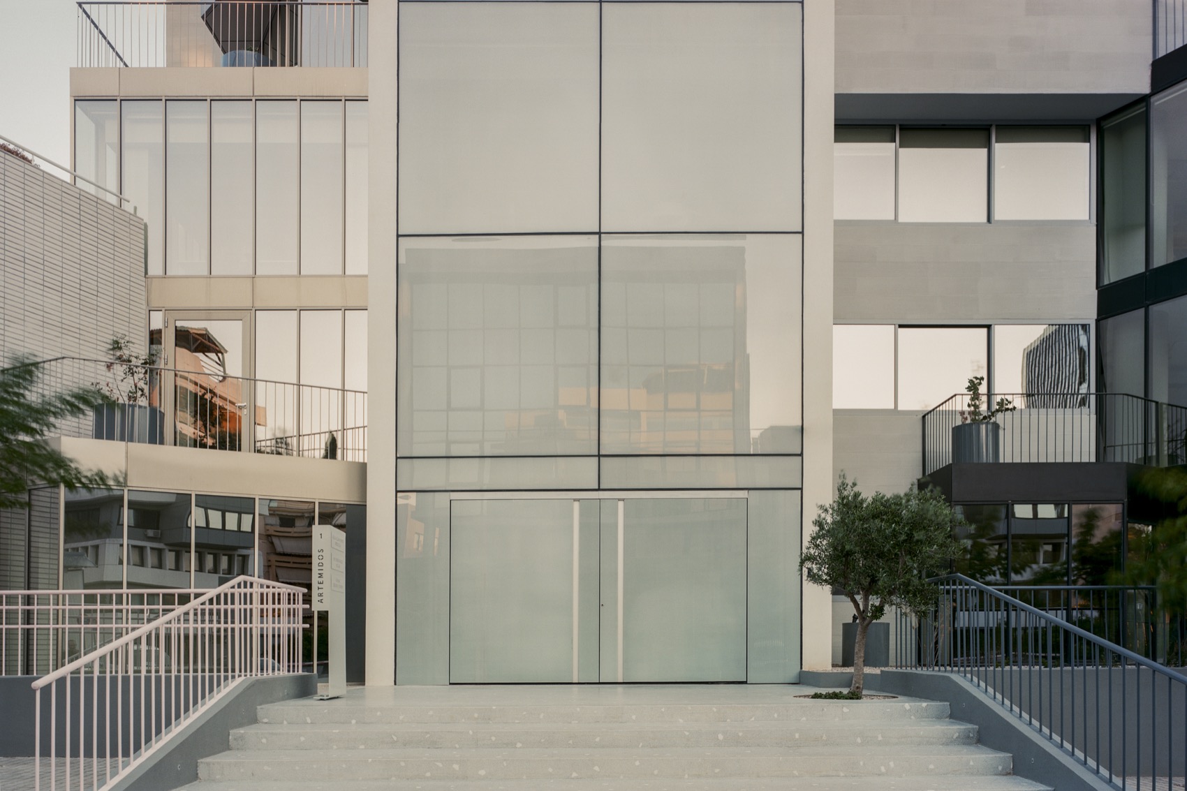 ART 1 OFFICE by Neiheiser Argyros - 谷德设计网