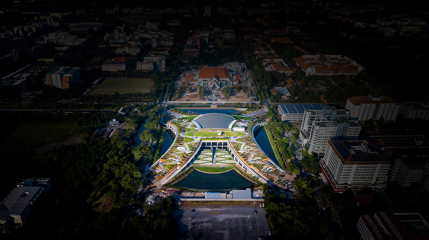 Puey Ungpahakorn Centenary Hall by Arsomsilp Community and ...