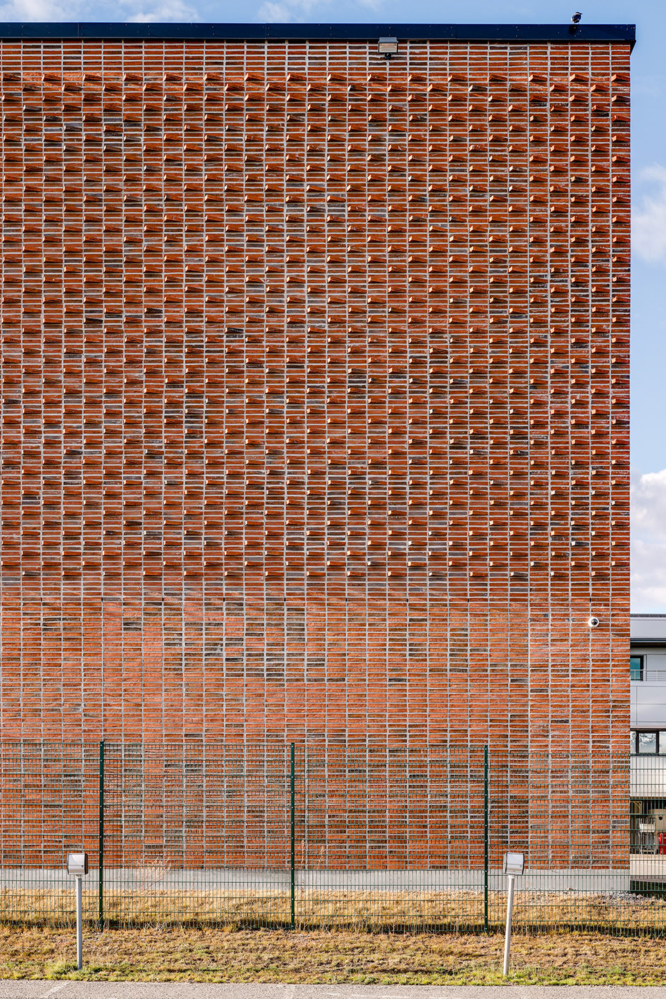 Vuosaari Heat Pump Building by Virkkunen & Co Architects Ltd - 谷德设计网