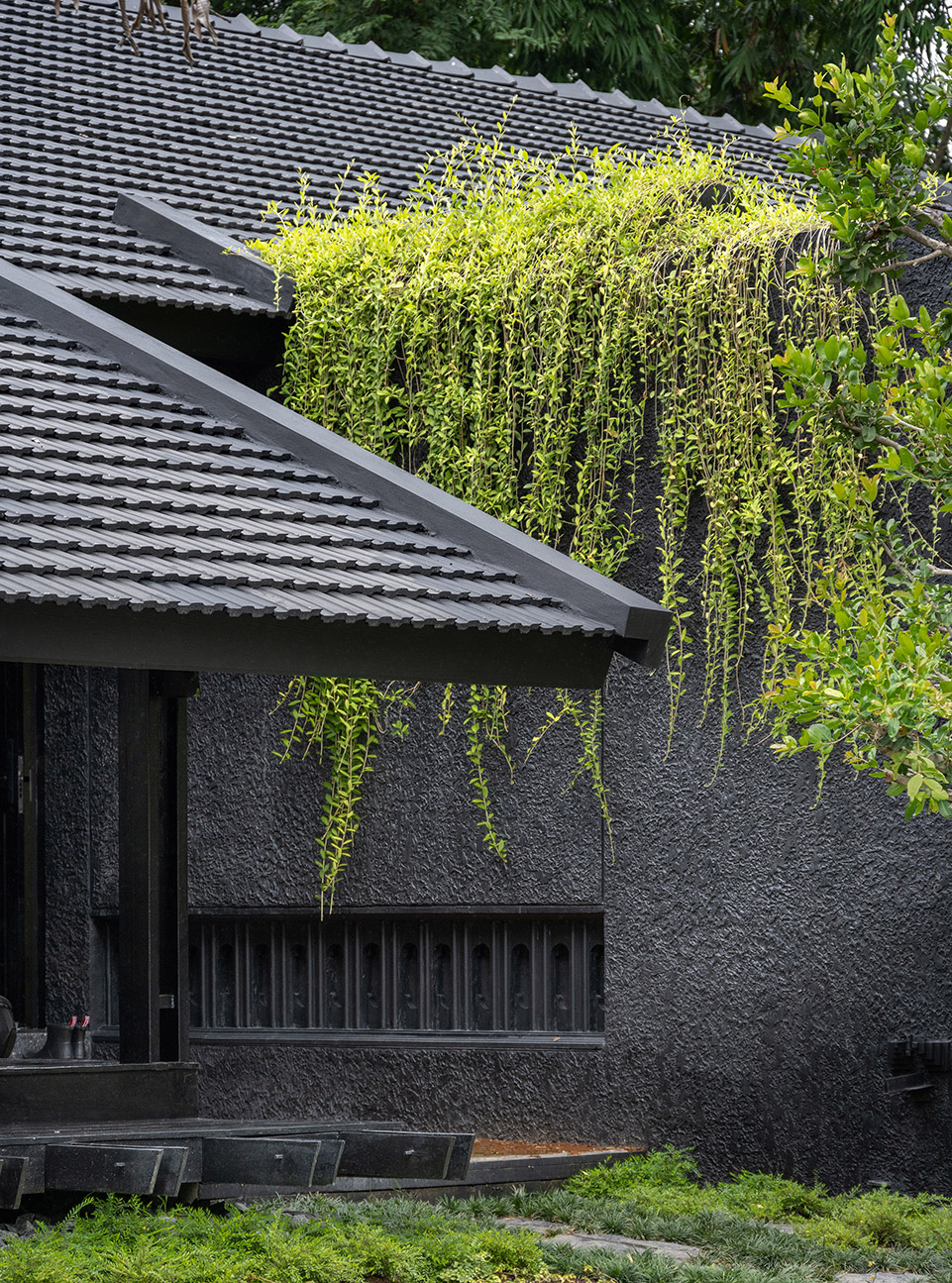 Baan Dam by Housescape Design Lab - 谷德设计网