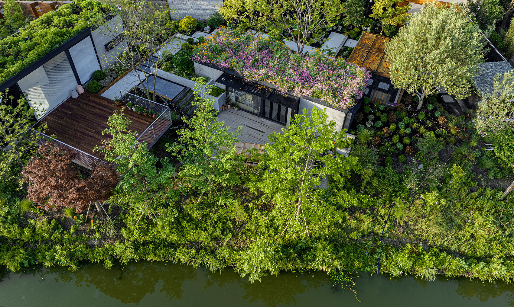 Big Fish Studio Office by Big Fish Studio - 谷德设计网