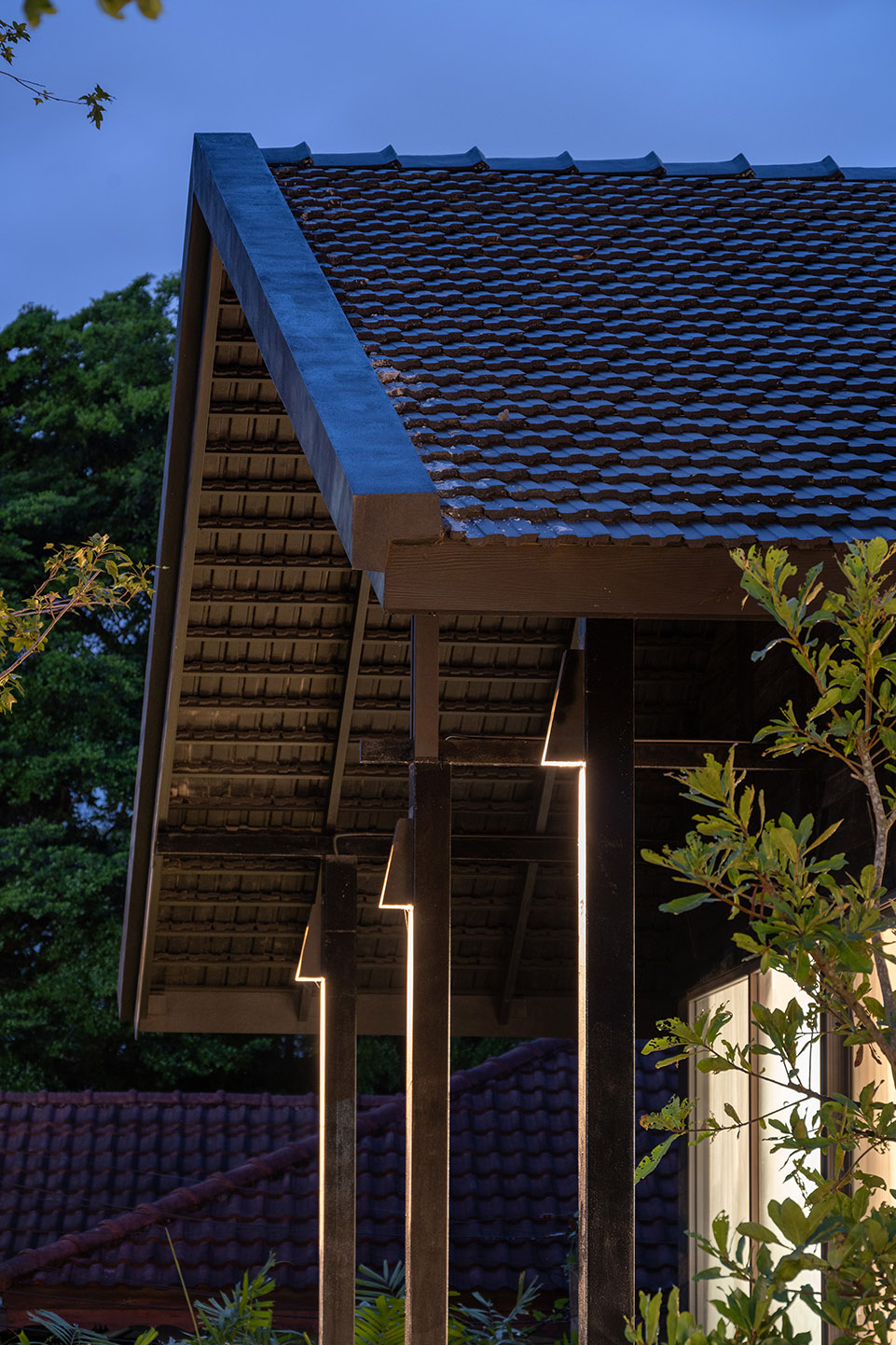 Baan Dam by Housescape Design Lab - 谷德设计网