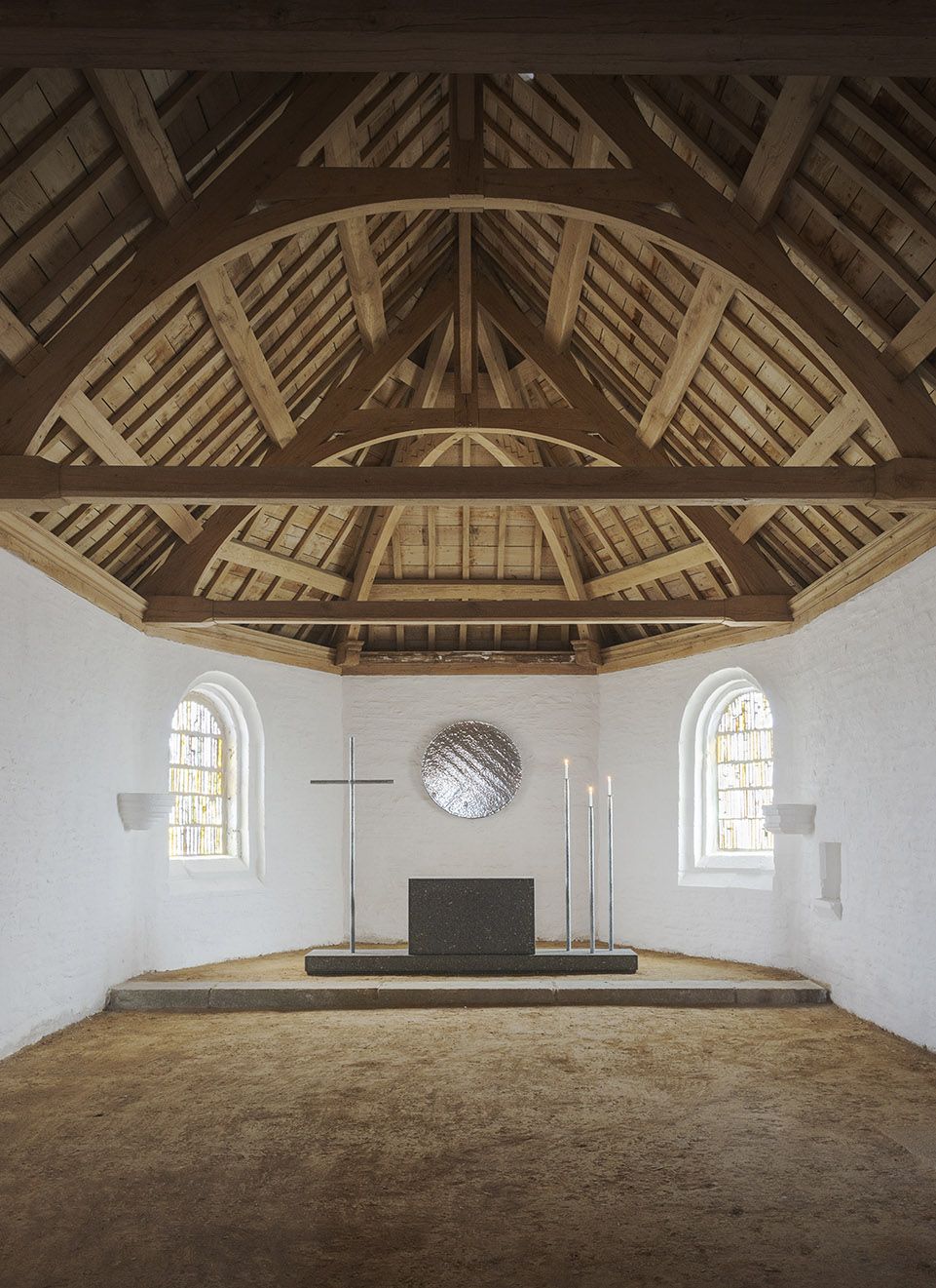 The Chapel of Saint-Michel de Brasparts by Ronan Bouroullec - 谷德设计网