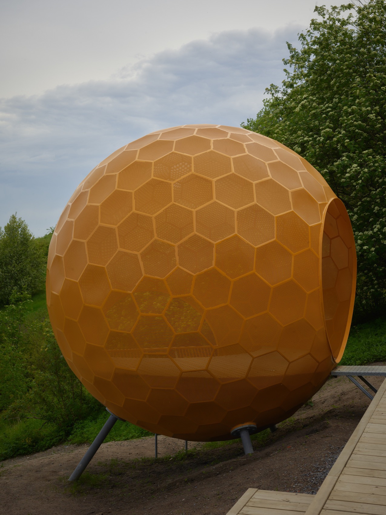 Vårbergstoppen Playground Spheres by AndrénFogelström - 谷德设计网