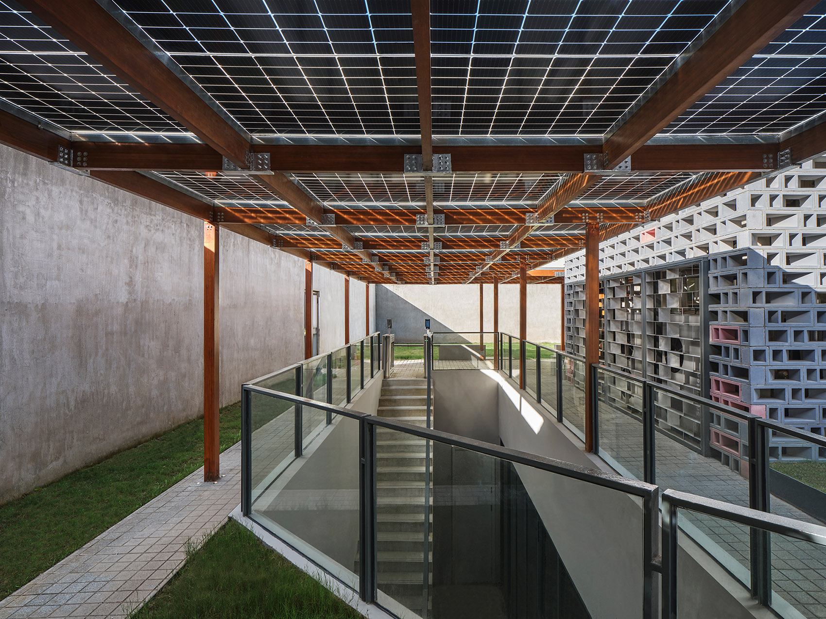 Huangpu River Yangpu Bridge Water Quality Automatic Monitoring Station Renovation by ATELIER L+ ...