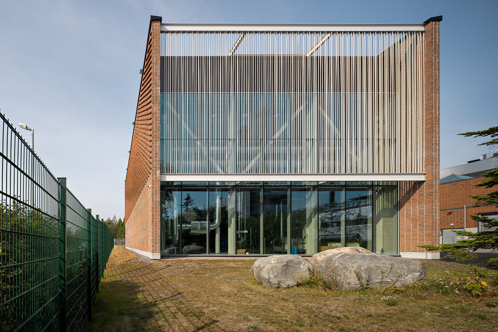 Vuosaari Heat Pump Building by Virkkunen & Co Architects Ltd - 谷德设计网