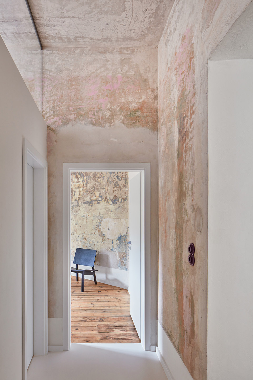 Karlovy Vary Apartment by Plus One Architects - 谷德设计网