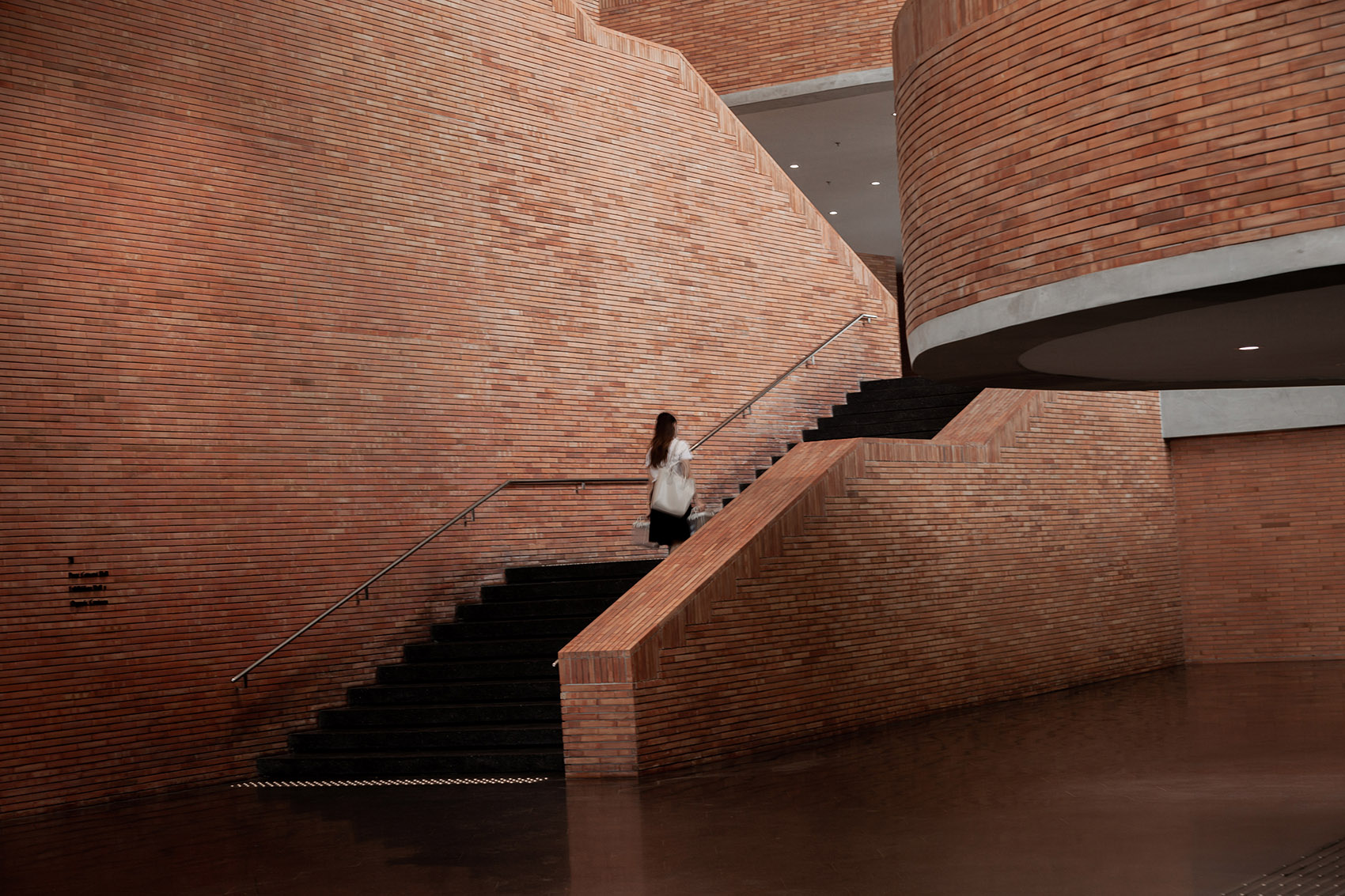 Puey Ungpahakorn Centenary Hall by Arsomsilp Community and ...