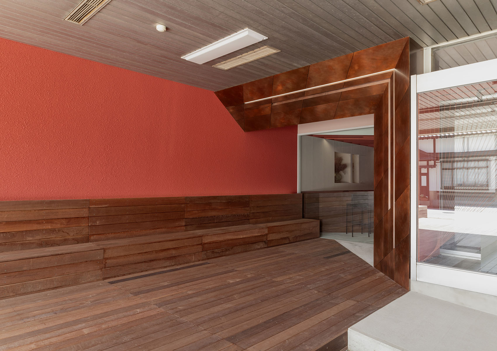 Renovation of 1970 Nissen Building by HAJIME YOSHIDA ARCHITECTURE - 谷德设计网 Renovation of 1970 Nissen Building by HAJIME YOSHIDA ARCHITECTURE - 谷德设计网