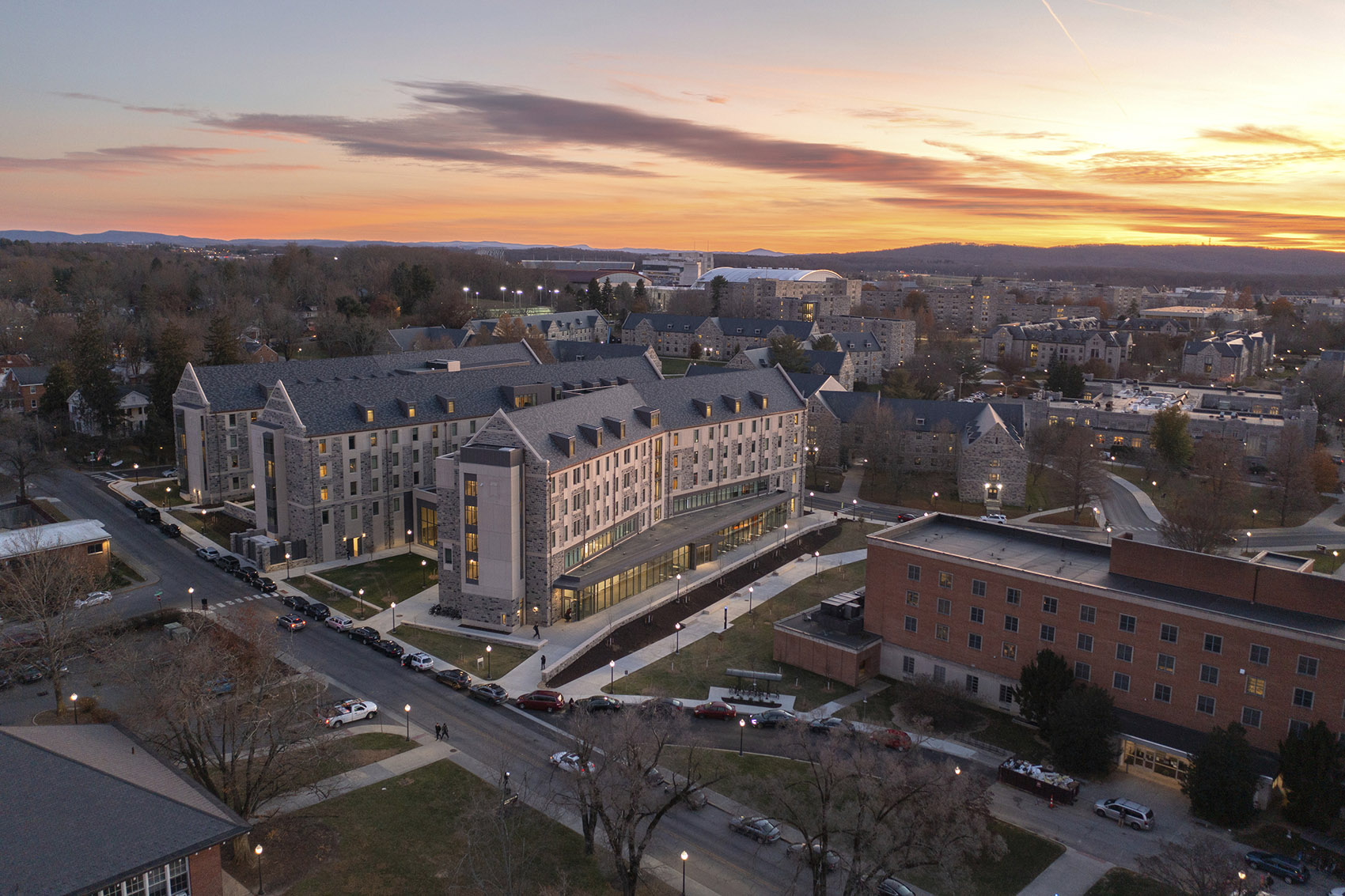 Virginia Tech Creativity and Innovation District by Hanbury - 谷德设计网