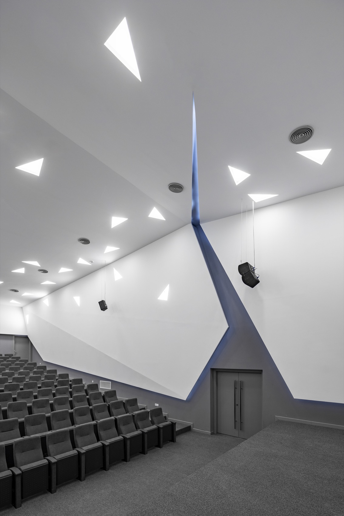 University of Semnan Auditorium and Library by New Wave Architecture ...