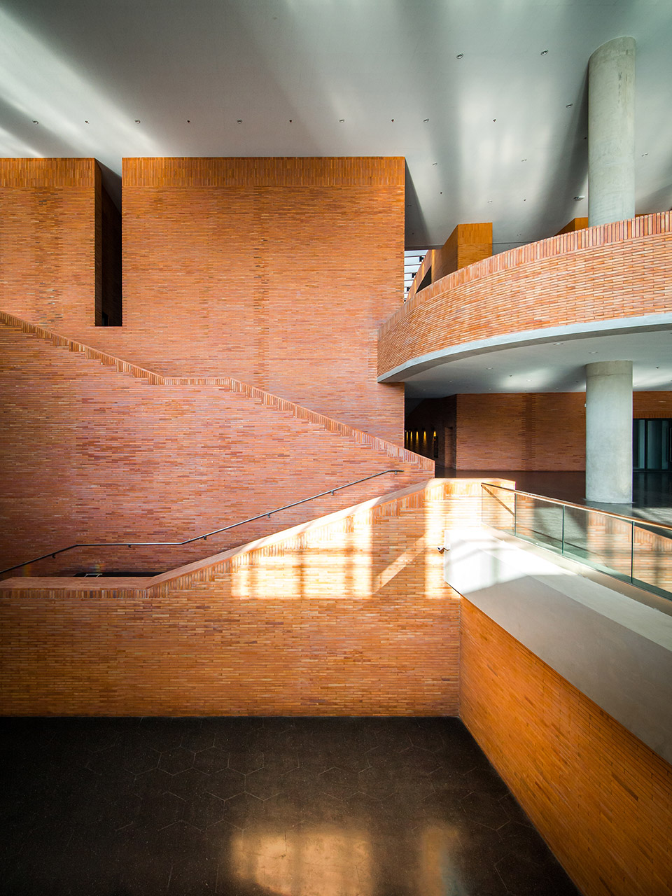 Puey Ungpahakorn Centenary Hall by Arsomsilp Community and ...