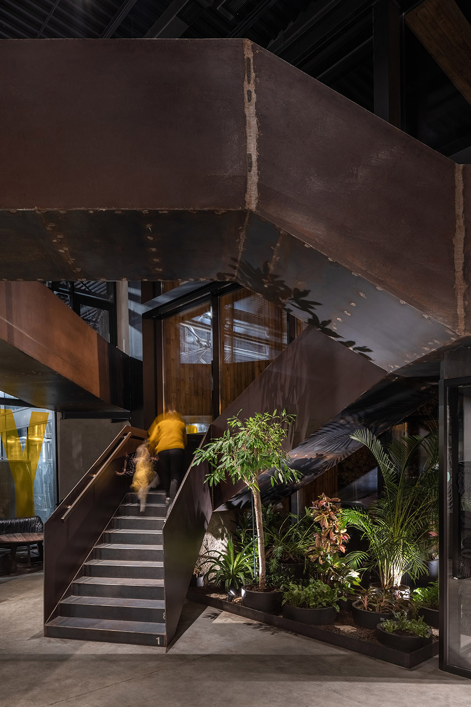 MOVA Beer Space by balbek bureau - 谷德设计网