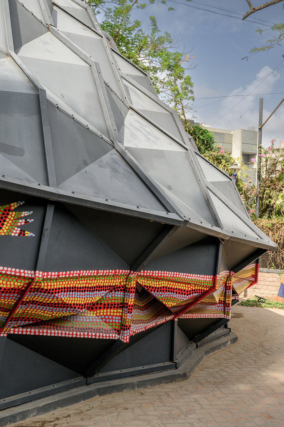 Darwin Bucky by andblack design studio - 谷德设计网