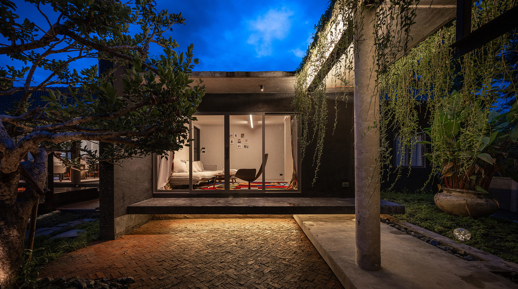 Baan Dam by Housescape Design Lab - 谷德设计网