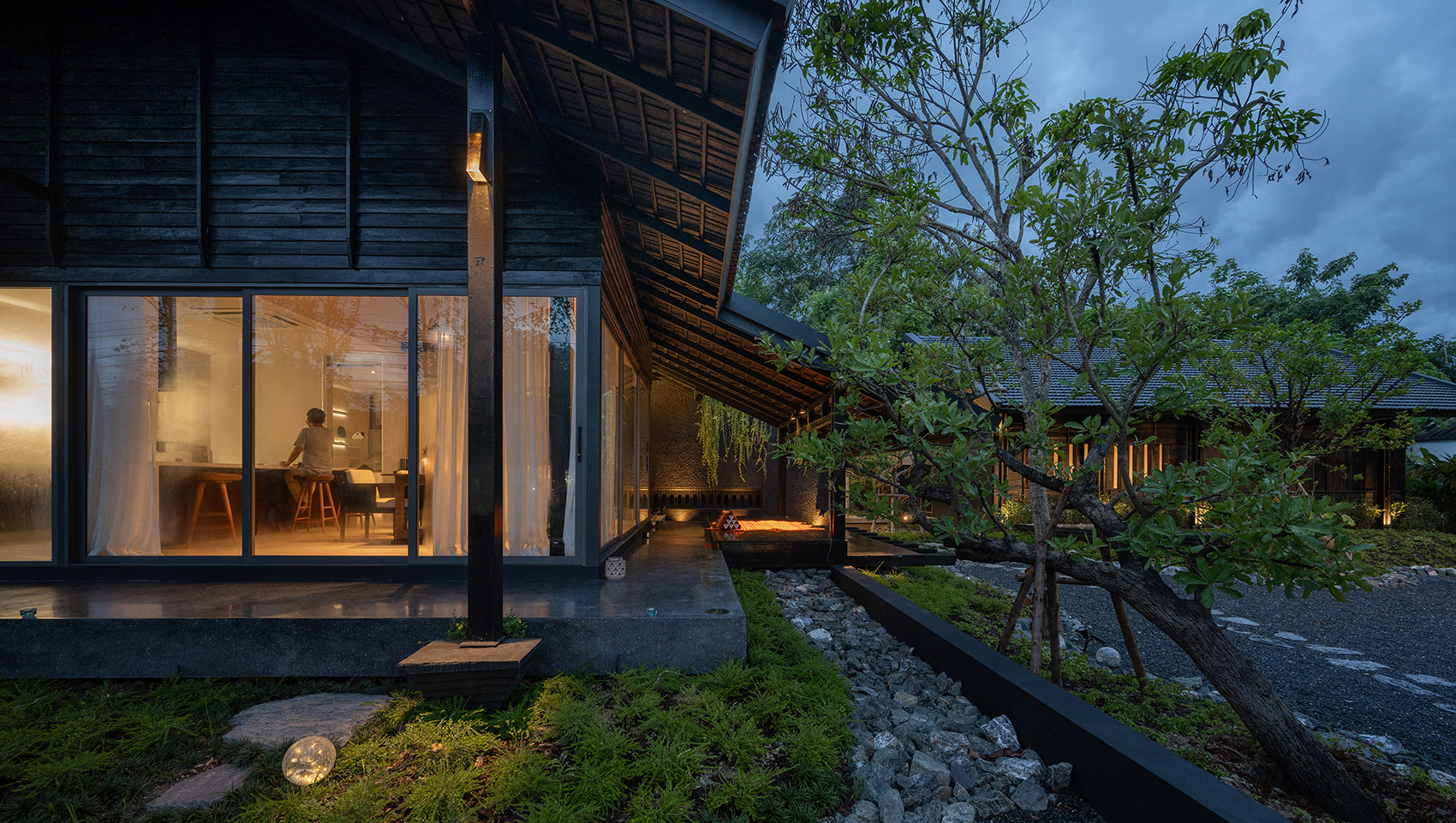 Baan Dam by Housescape Design Lab - 谷德设计网