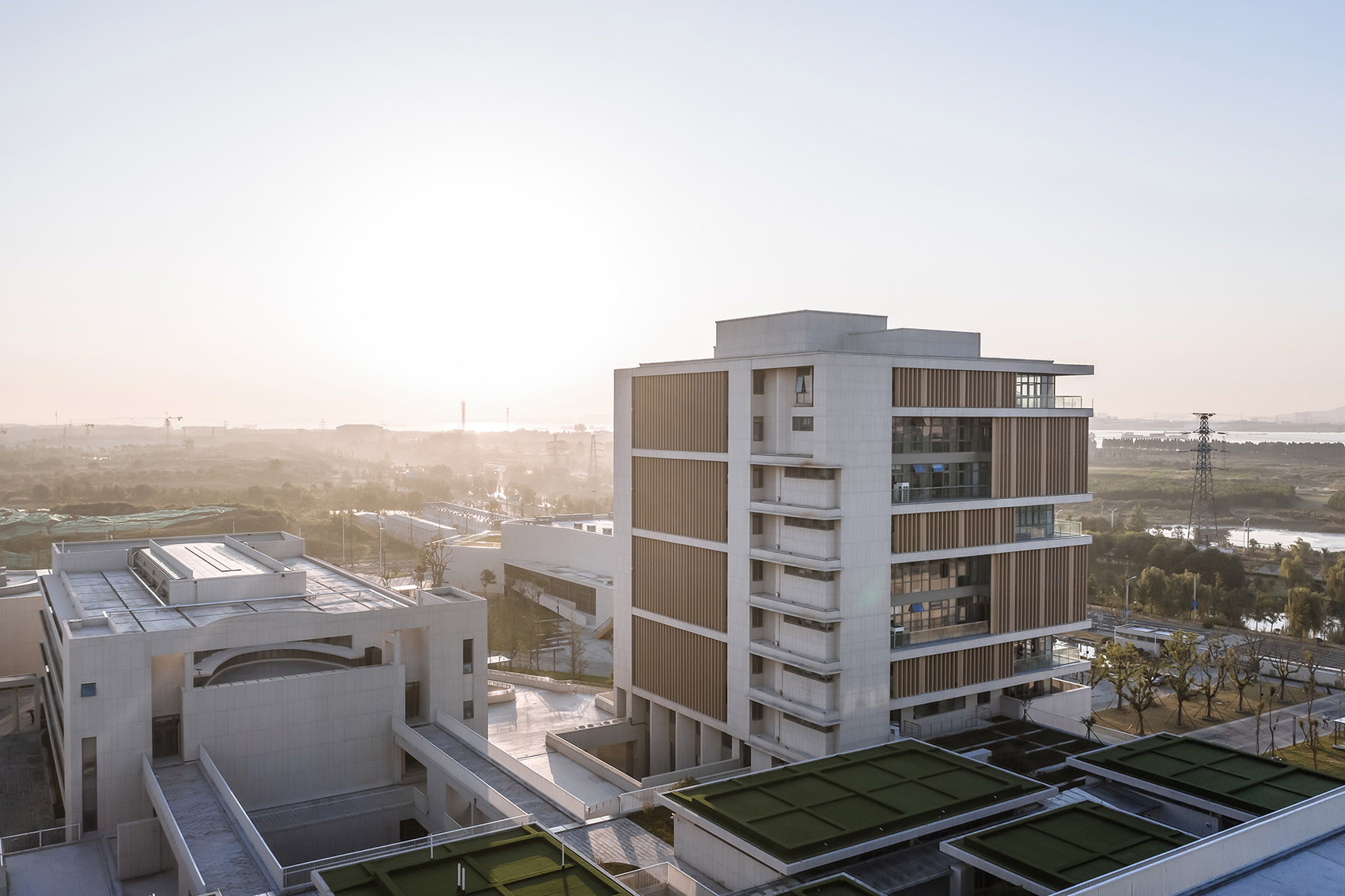 New campus of Jiangsu Jingjiang Senior High School by Rong Zhaohui Studio, ZRADI - 谷德设计网