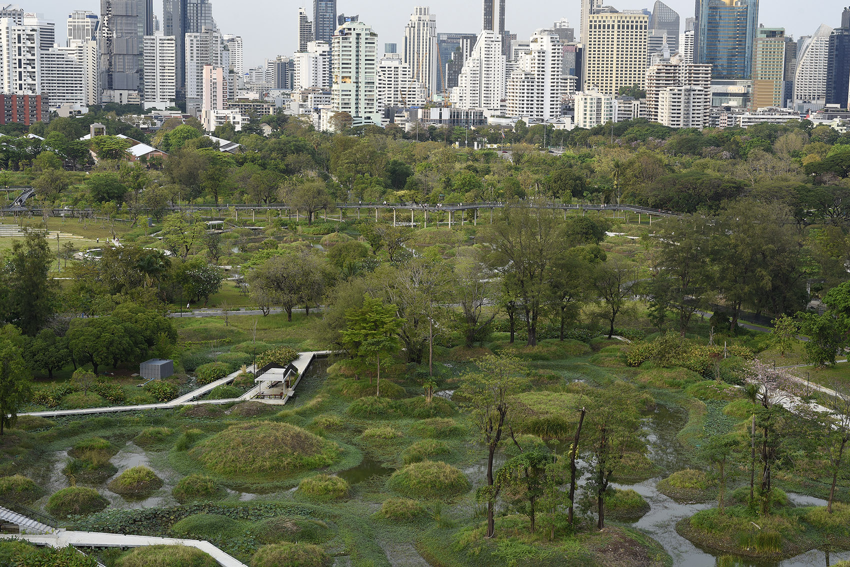 Benjakitti Forest Park by Turenscape (design consultant) / Arsomsilp ...