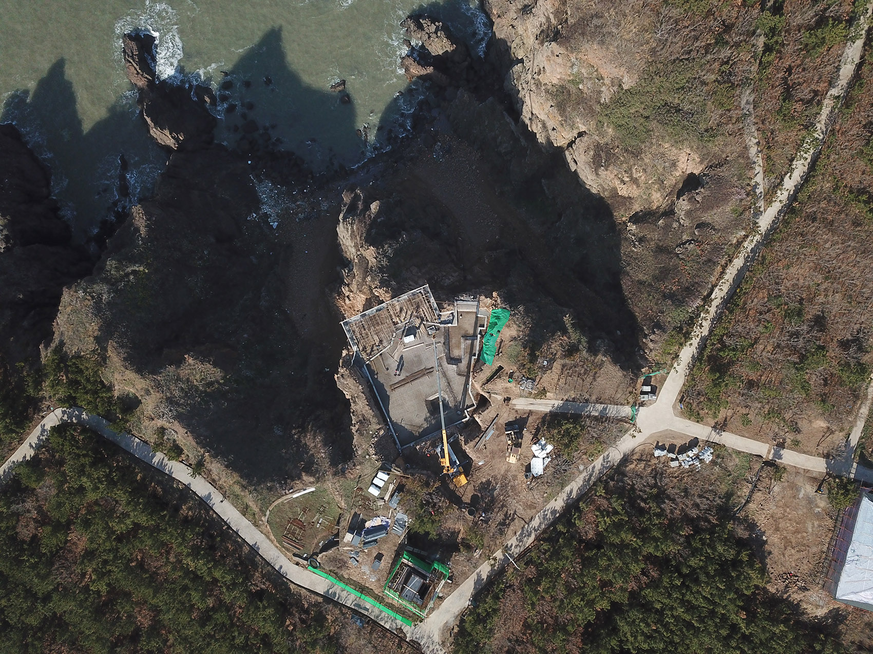 Cliff Café and Tower House by Trace Architecture Office (TAO) - 谷德设计网