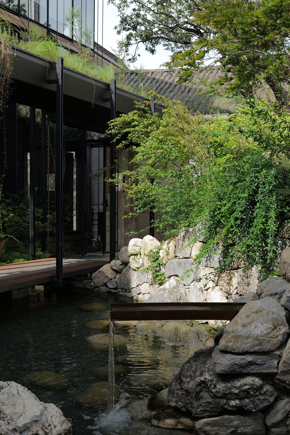 Ruins Cave Garden by ArCONNECT Architects - 谷德设计网