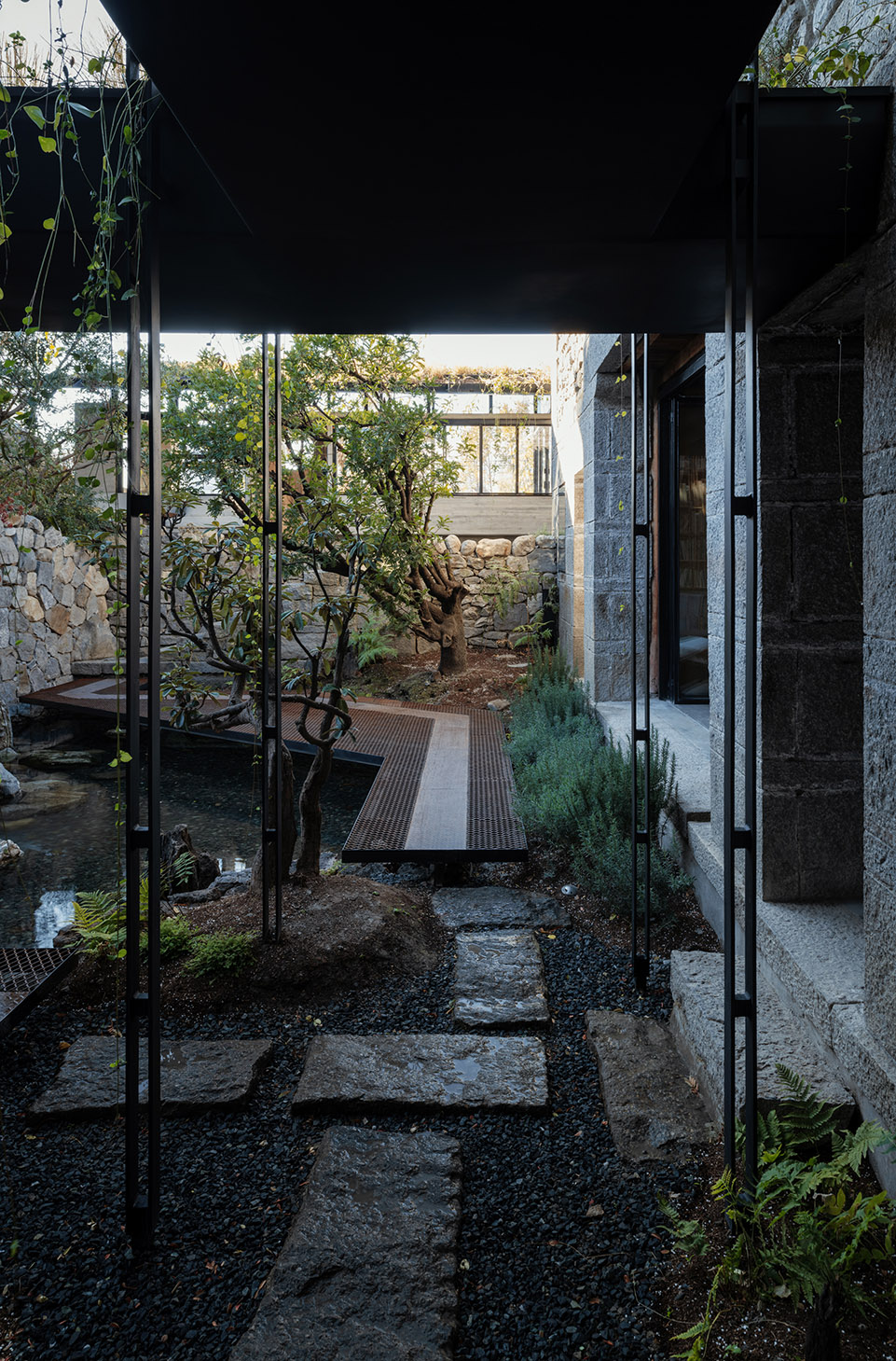 Ruins Cave Garden by ArCONNECT Architects - 谷德设计网