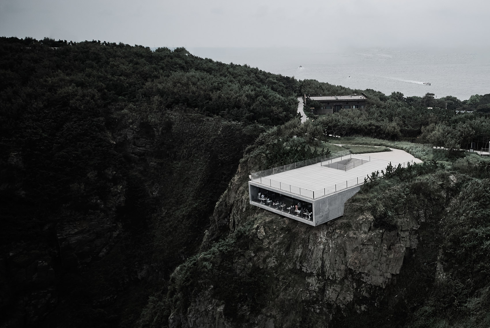 Cliff Café and Tower House by Trace Architecture Office (TAO) - 谷德设计网