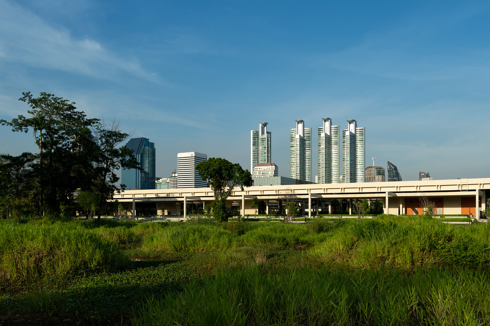 Benjakitti Forest Park by Turenscape (design consultant) / Arsomsilp ...